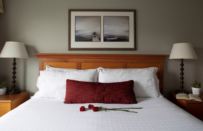 Romantic Getaway Package at Rivertide Suites